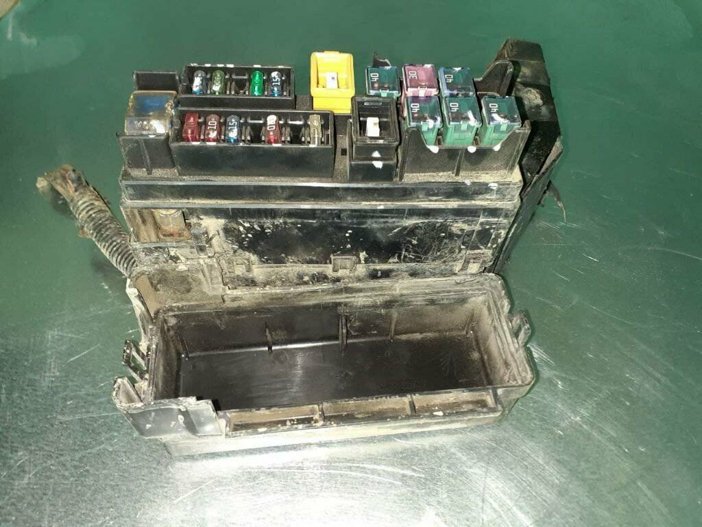 Блок предохранителей Nissan Almera Tino V10 2002