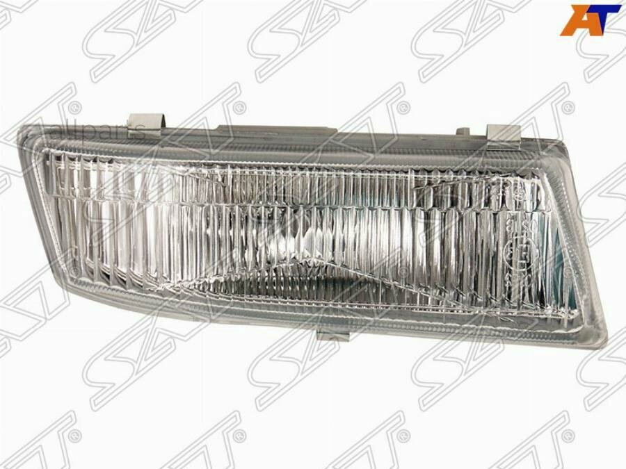 SAT ST-44-9R Фара противотуманная (Справа) Toyota Ipsum (SXM10) 96-98 / Picnic 96-01
