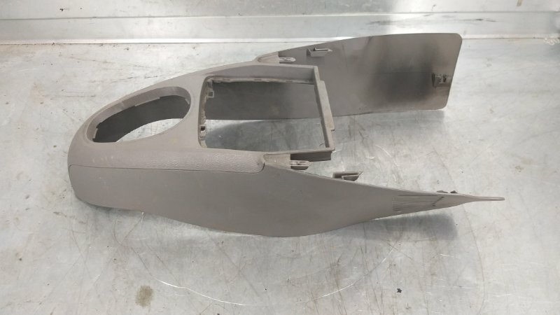 Консоль между сидений Renault Symbol LU01 K4M 2008 (б/у) 8200359533