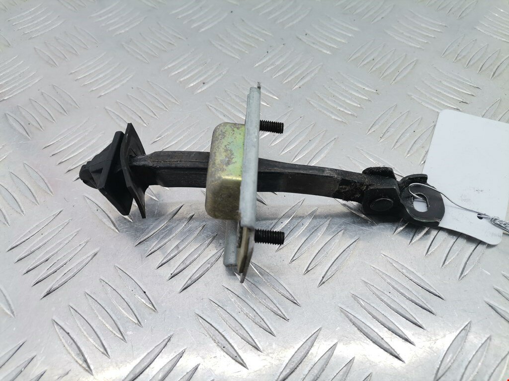 Ограничитель открывания двери Mazda Premacy C10072270A арт. 1653537