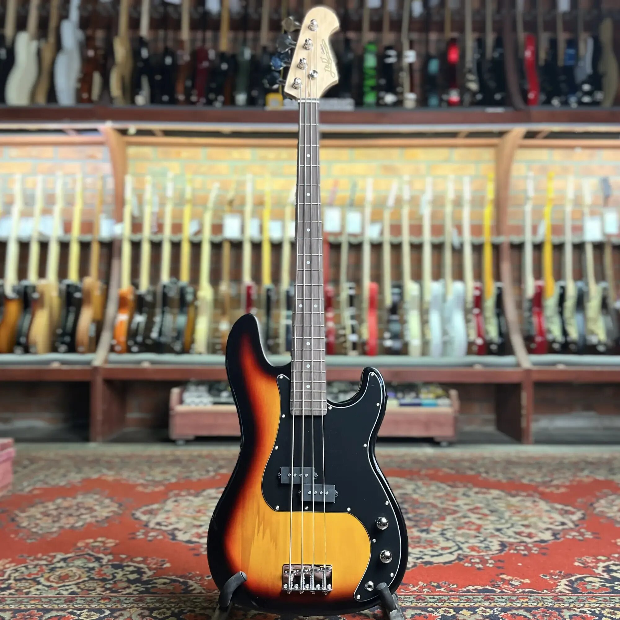 Бас-гитара J&D Guitars PB Precision Bass Sunburst — фото 1
