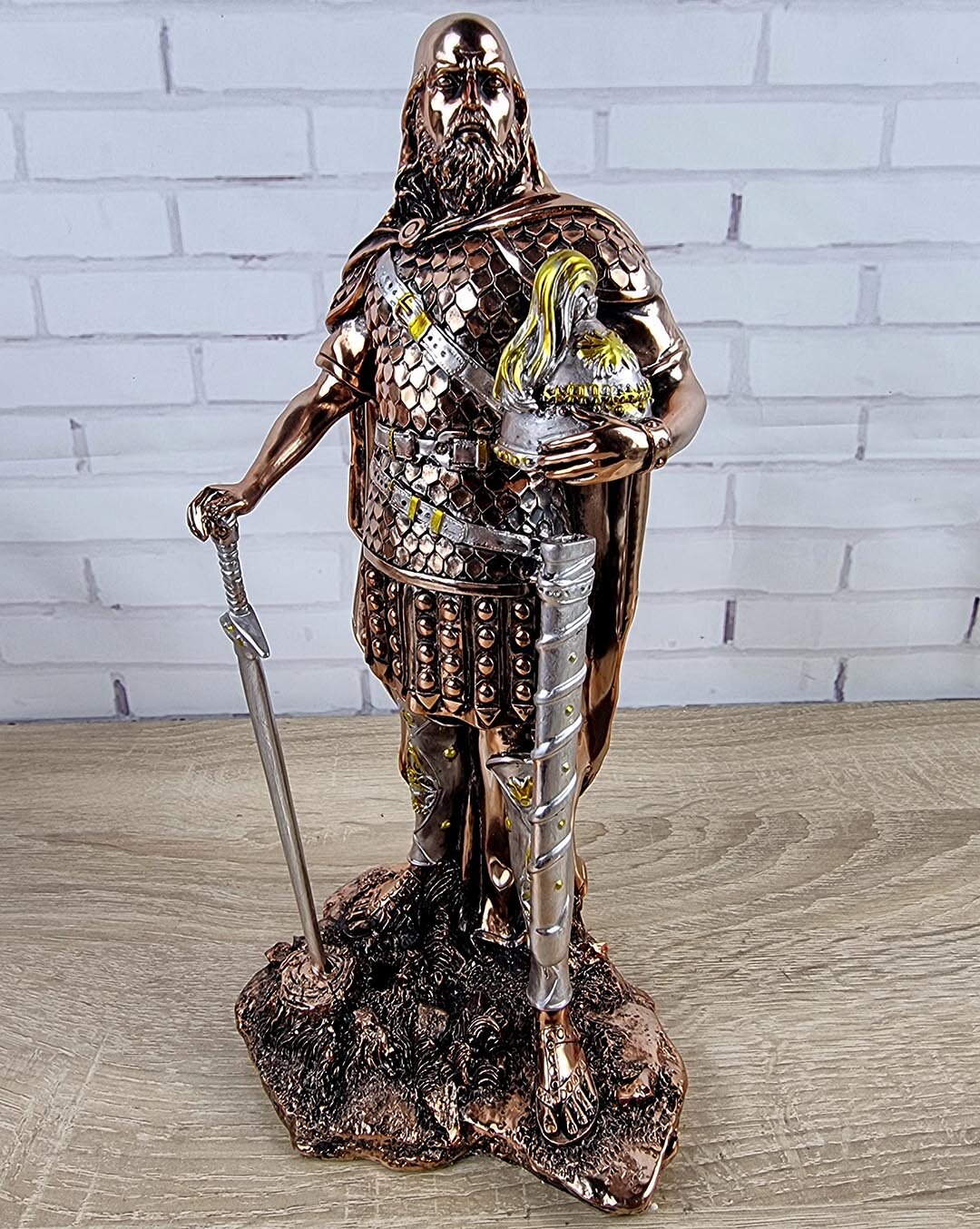 Статуэтка Воин Победитель, 30х15х13см, камень, металл