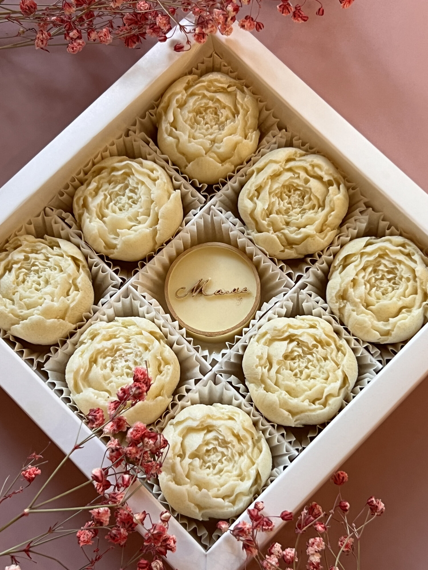 Шоколадный набор "Пионы №1 - Маме" , белый шоколад, ручная работа