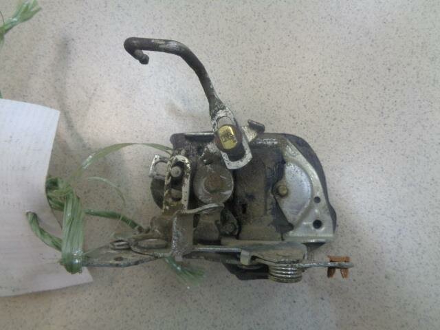 Замок двери задней левой от Toyota Corolla E100 1991-2002