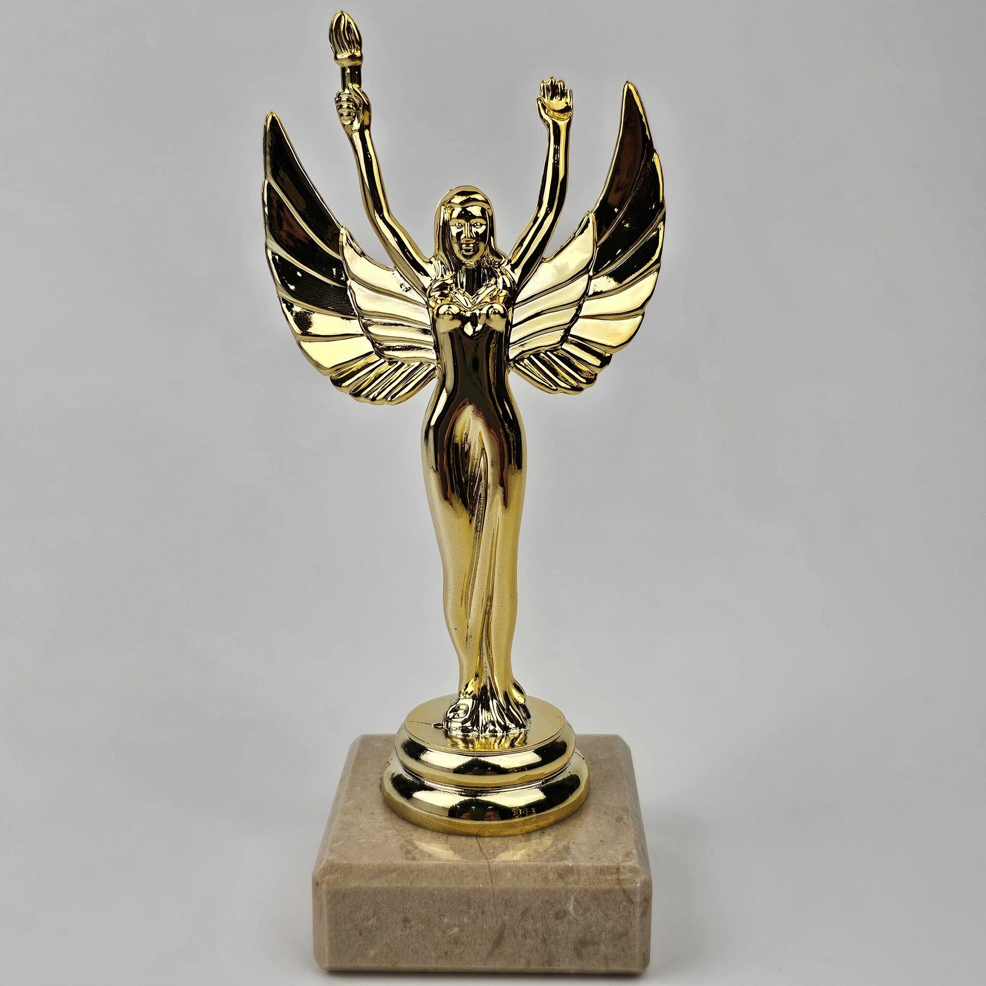 Кубок "Ника" фигурка Победа - 15.5 см фигурка