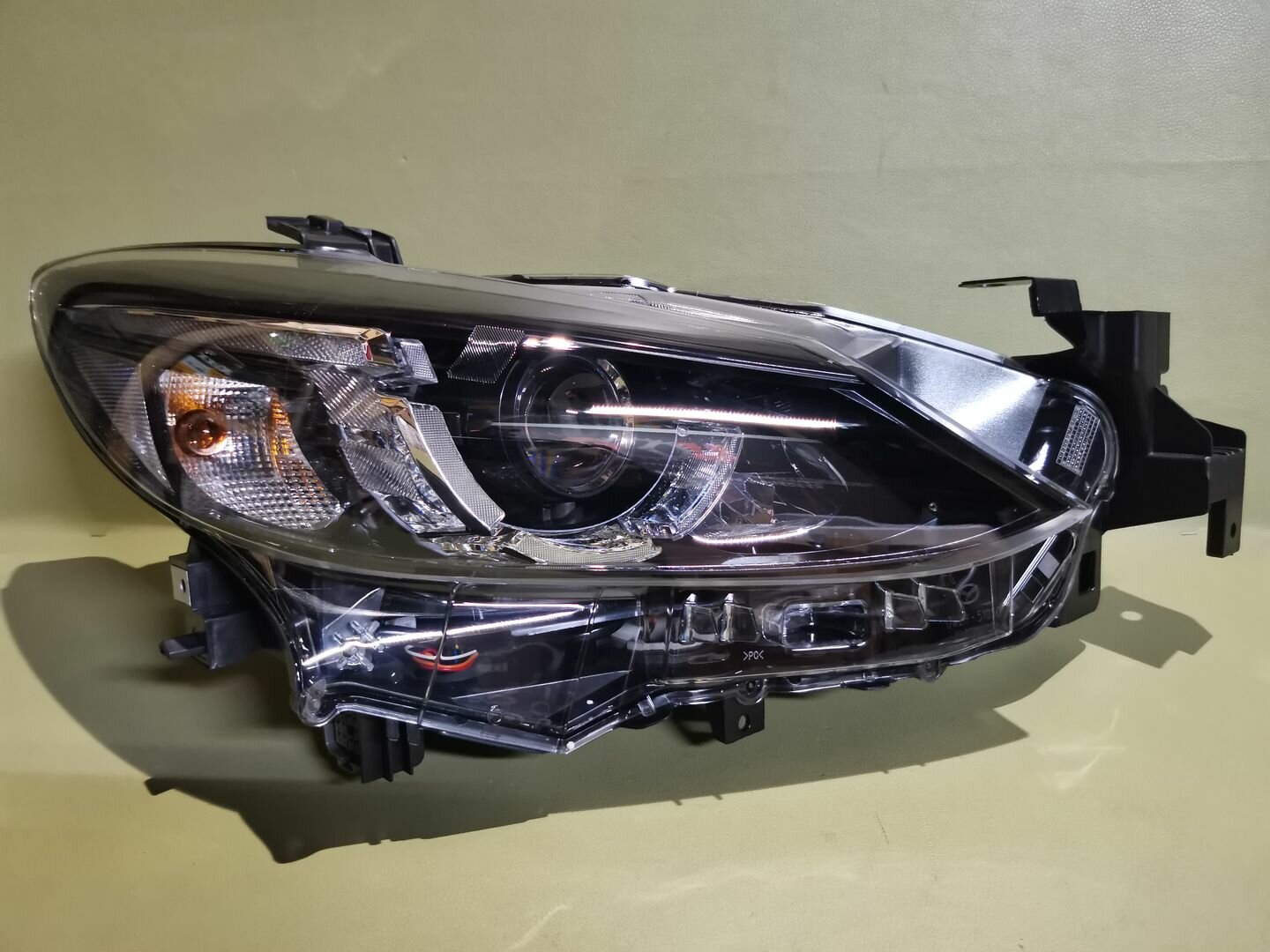 Фара правая с корректором для Mazda 6 GJ (2015-18гг) AD06-M615-001EDAR