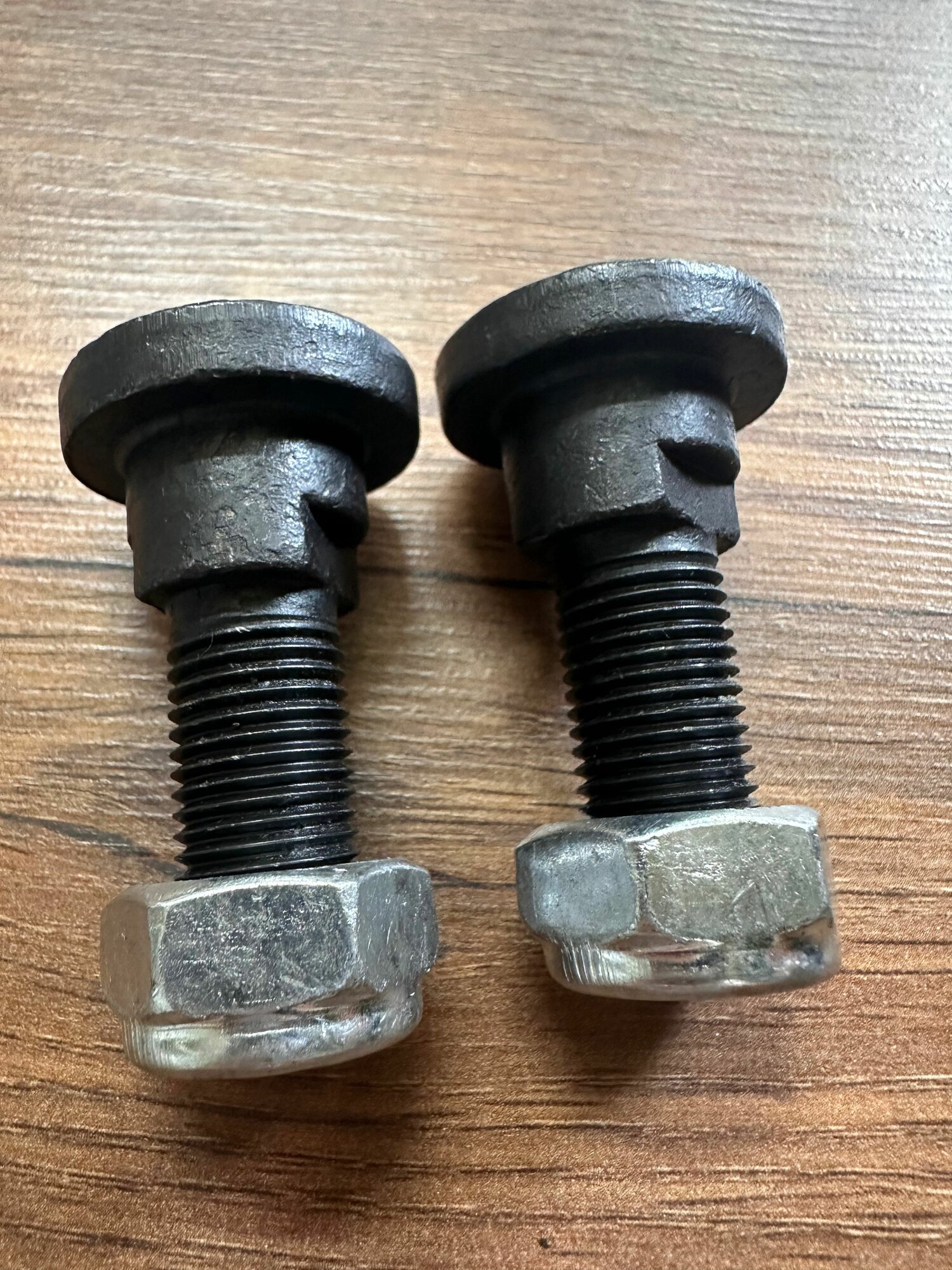 Болт крепления ножа ротора косилки КРН-2.1 с самоконтрящейся гайкой (КРН 03.614) М14Х1.5/2 1Шт