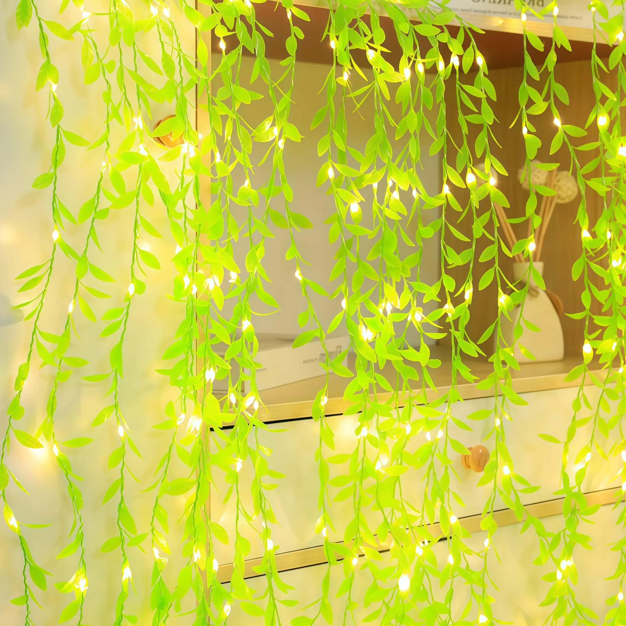 LED гирлянда из искусственных листьев OKAL RED EAST Willow leaf, 5M 50LED