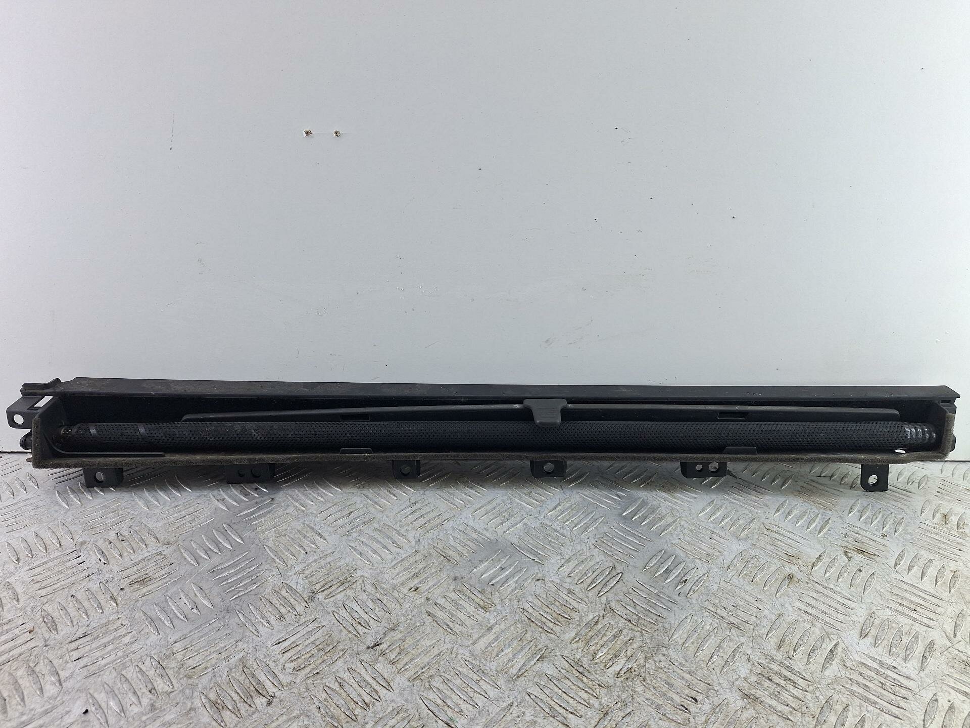 Шторка солнцезащитная задняя левая Hyundai Grand Santa Fe 2015 83352-B8000