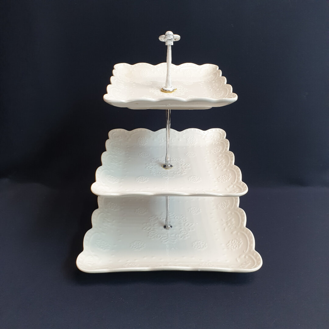 Этажерка трех ярусная 31 см "Nouvelle", фарфор, дефект основания см. фото. Франция.