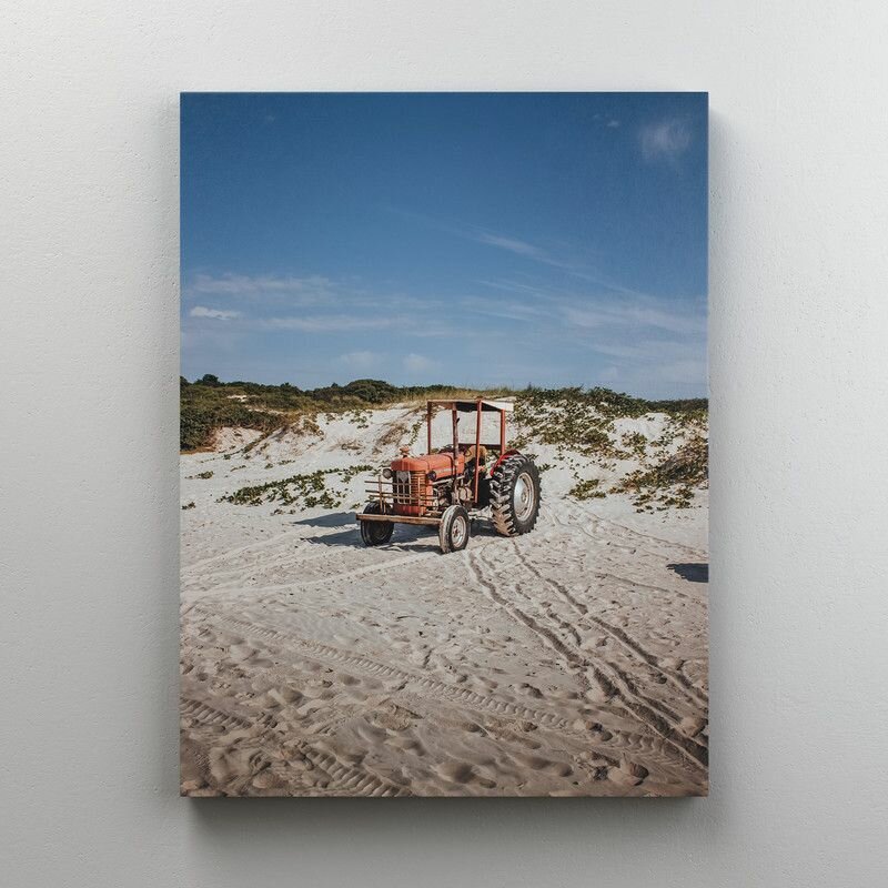 Интерьерная картина на холсте "Старый трактор на песке" размер 22x30 см