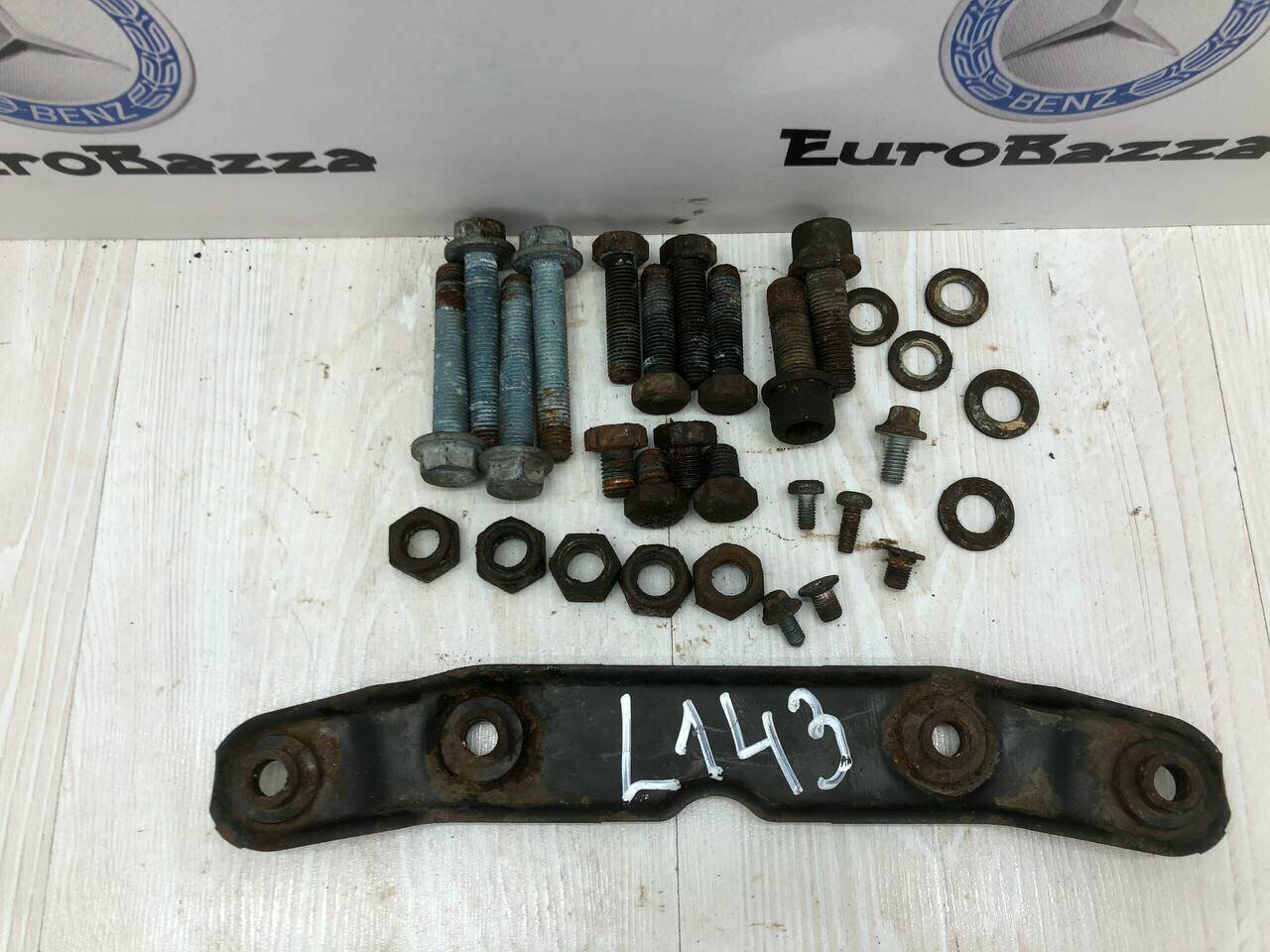 Болт подвески переднего моста Mercedes W203 А0009902403