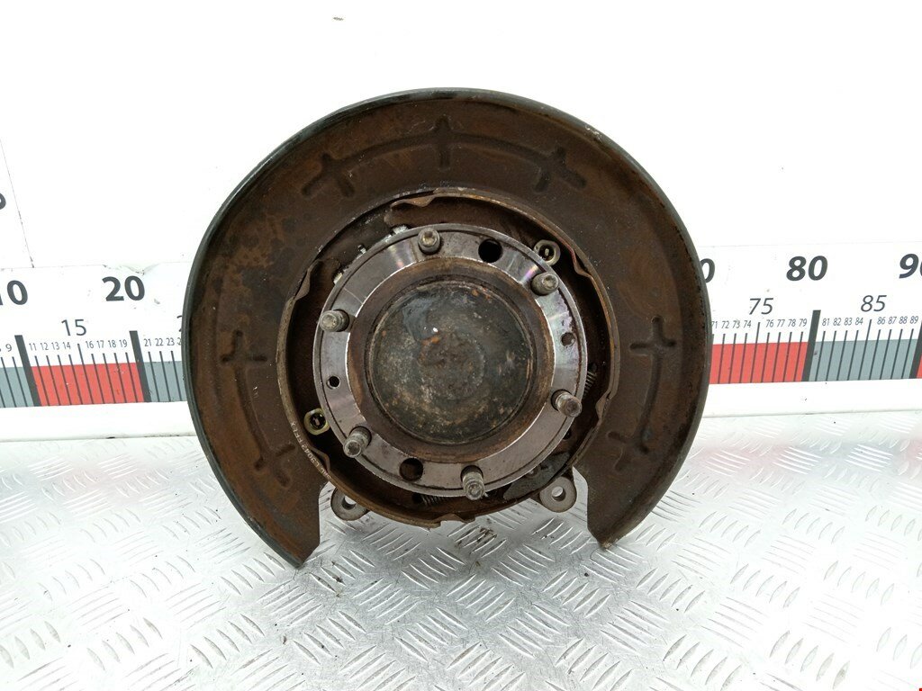 Ступица (кулак цапфа) задняя левая Kia Carnival (Sedona) 2 (VQ) 527504D000 арт. 1841189