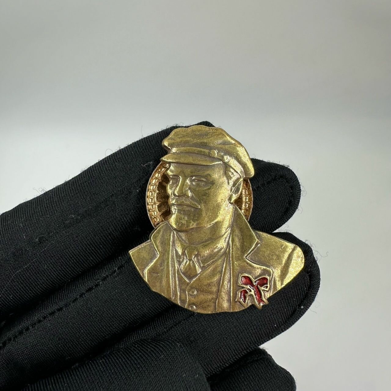 Значок Ленин в Кепке Длина 3,5 см Металл! на Закрутке!