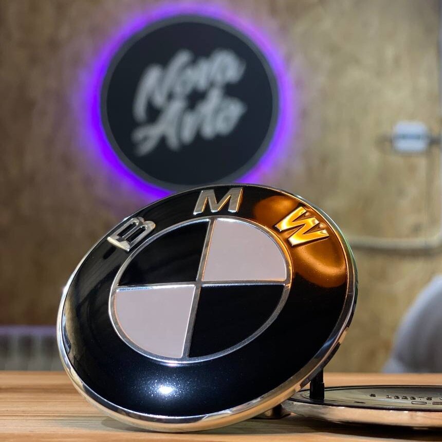 Эмблема значок шильдик логотип БМВ BMW 73мм белый, чёрный 103334-10