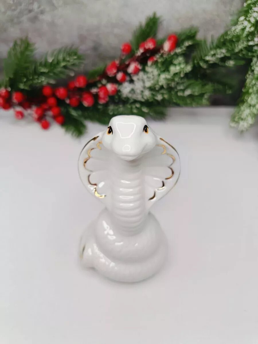 Фигурка змейка Кобра 2025