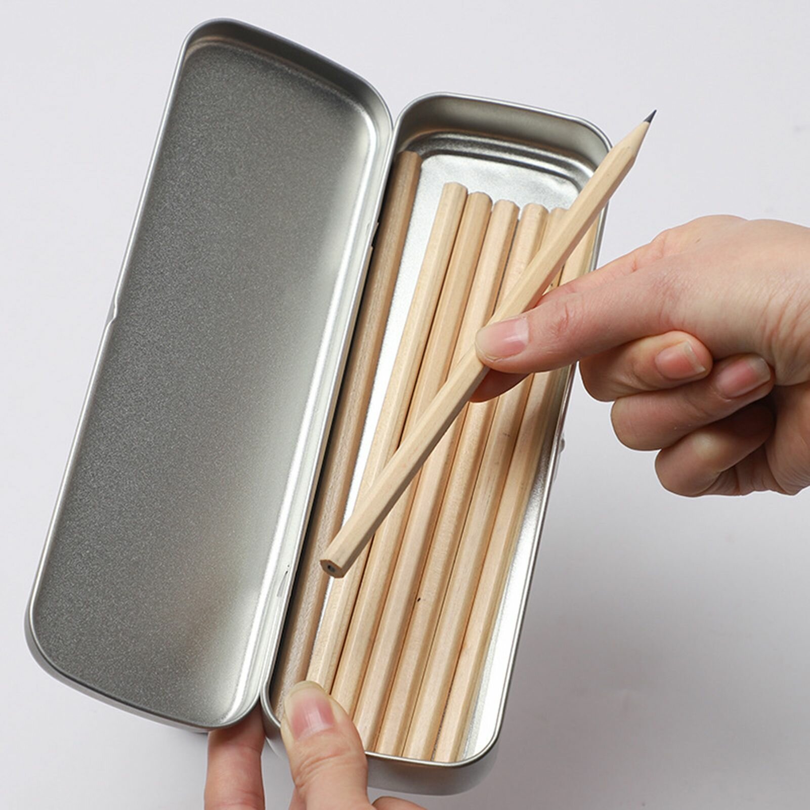 Металлический держатель для карандашей