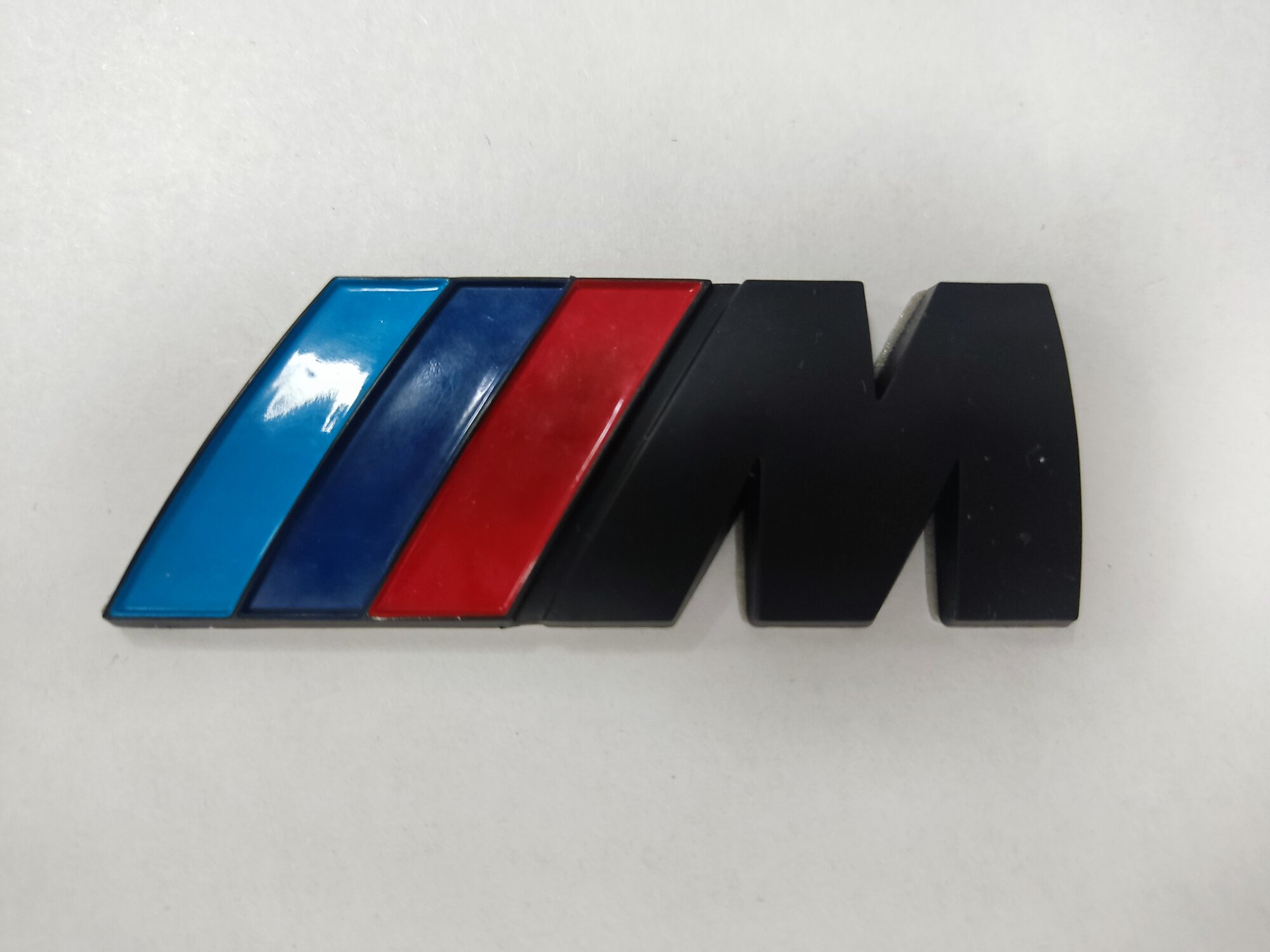 Шильдик "BMW M", пластик, клеевой слой, для BMW X5/M/X6/M6/M3/M2/M4/M5