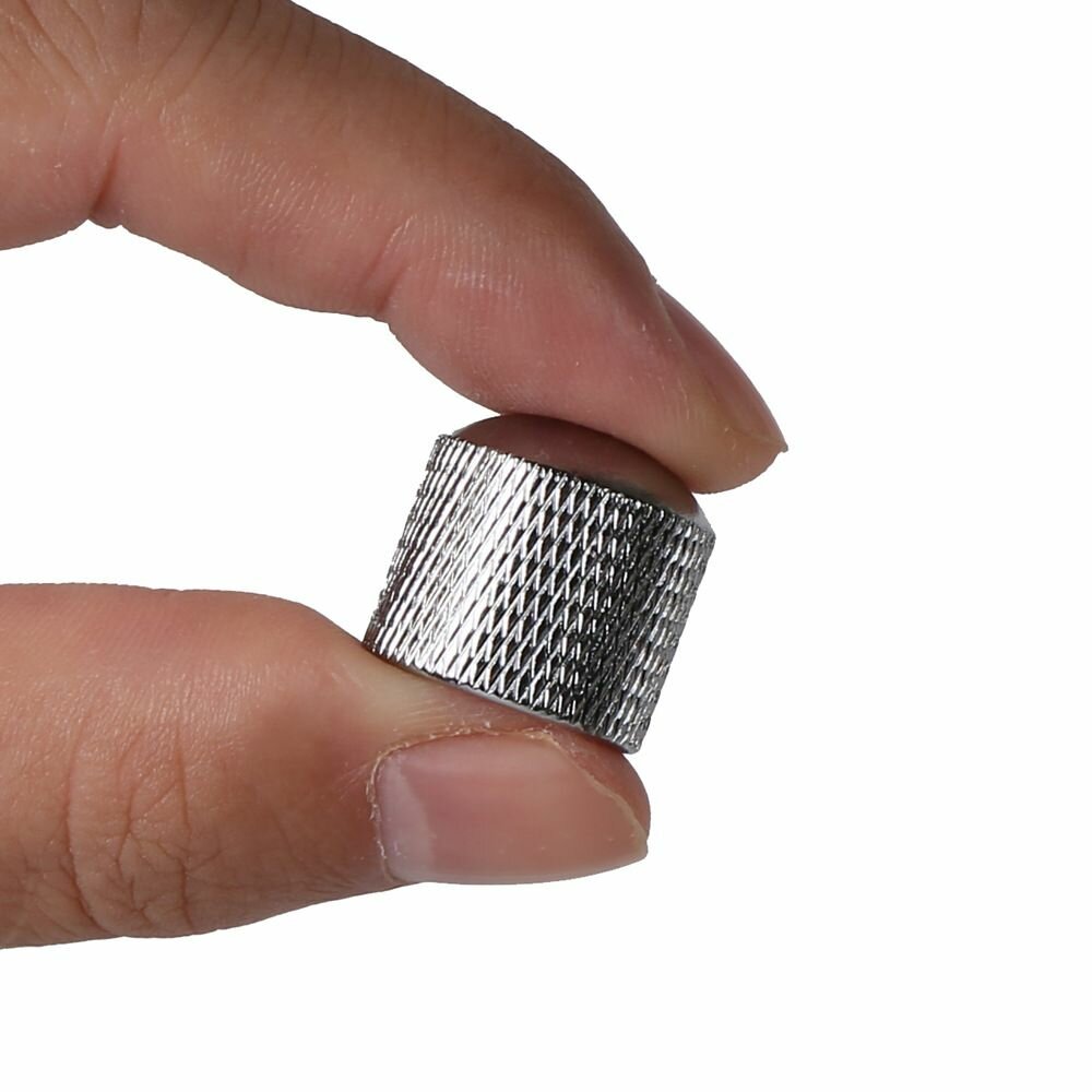 Металлический электробас-гитара с выключателем громкости