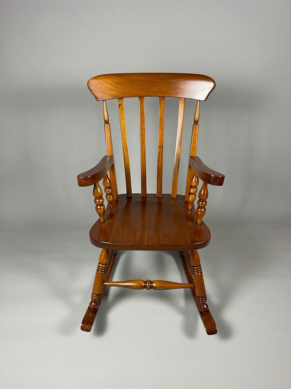 Кресло-качалка DOMKORLEONE с жёстким сидением, красное дерево (mahogany wood), цвет орех NAA (светло-коричневый) — фото 1