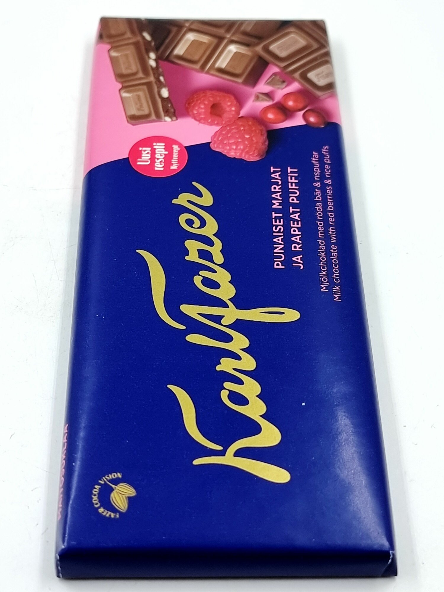 Шоколад молочный Karl Fazer малина-клюква, 180 г (Финляндия)