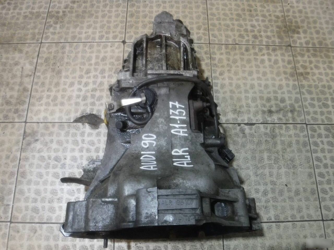 Механическая коробка передач Audi 90 B3 ALR 012300043GX