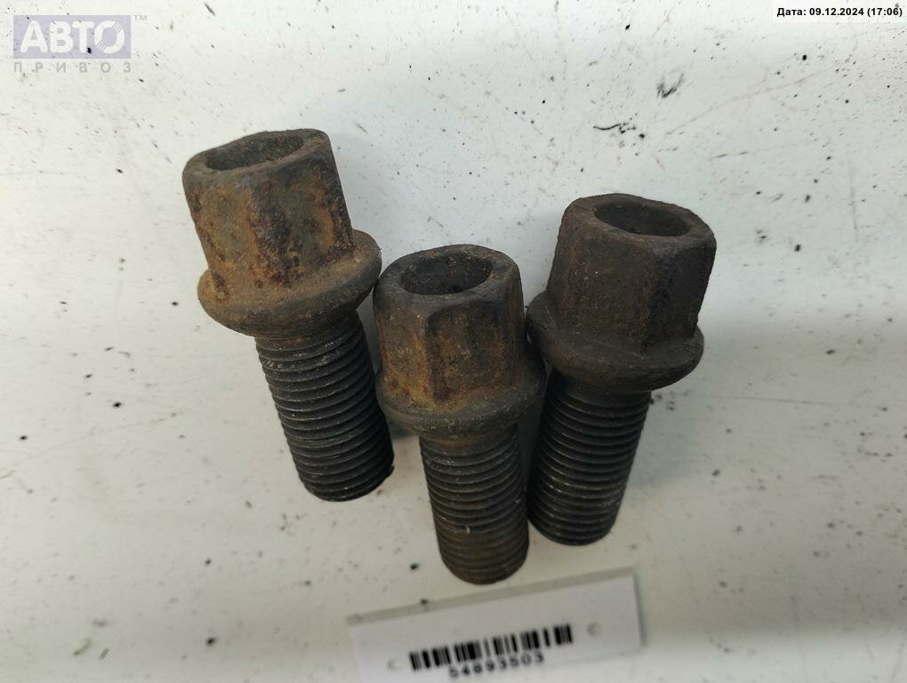 Болт колесный (гайка колесная) Volkswagen Passat B5+ (GP)
