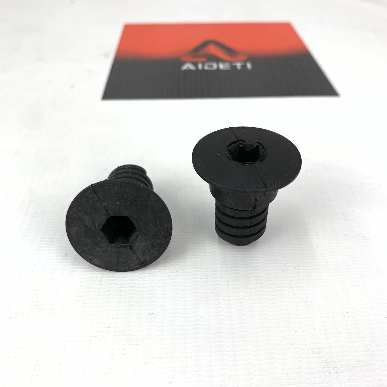 Буферы(отбойники) капота регулируемые для 2110-2112, Калина, Приора, Нива Шевроле 2123 комплект 2 шт