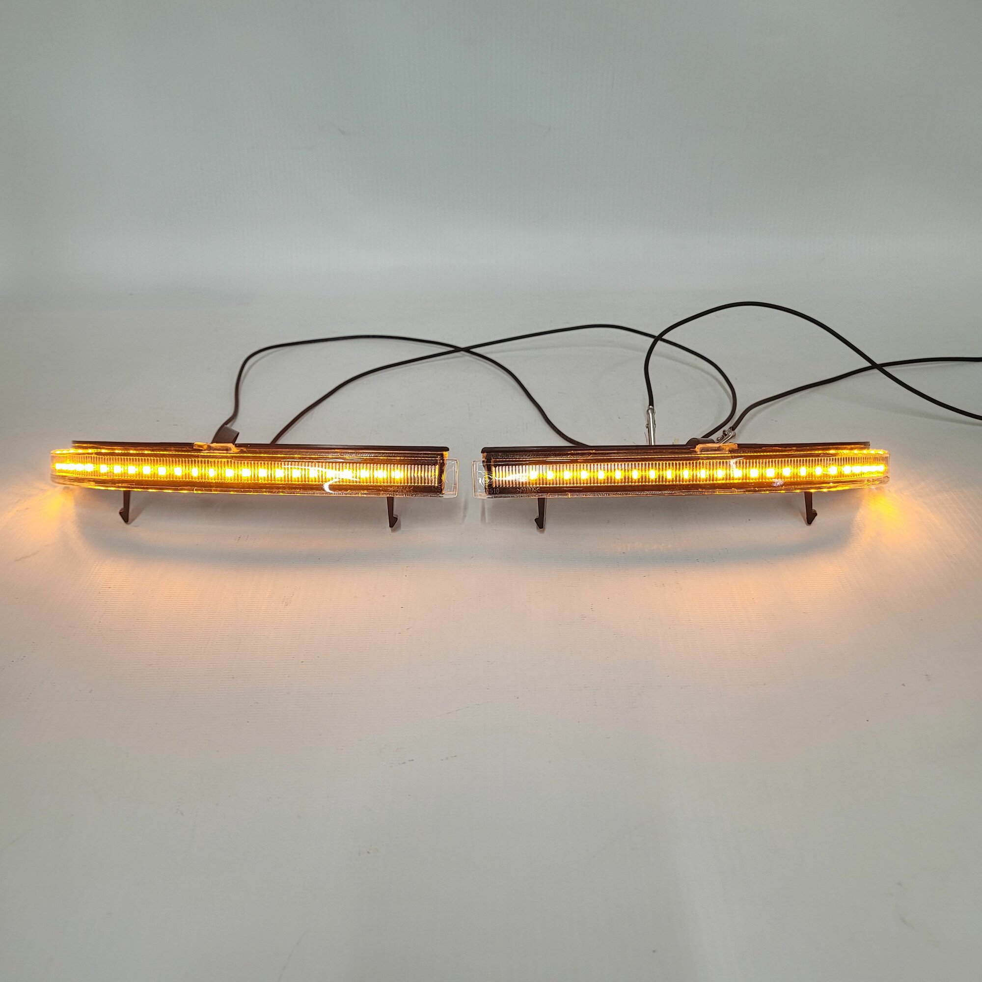 Повторители поворота на зеркала для Лада Приора / ВАЗ 2170, 2171, 2172 (комплект)