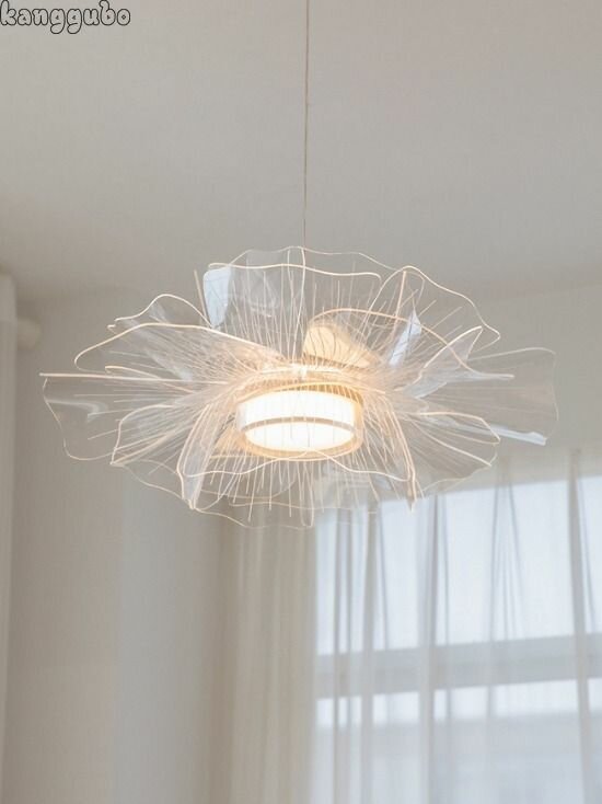 Итальянская минималистичная люстра с прозрачными лепестками