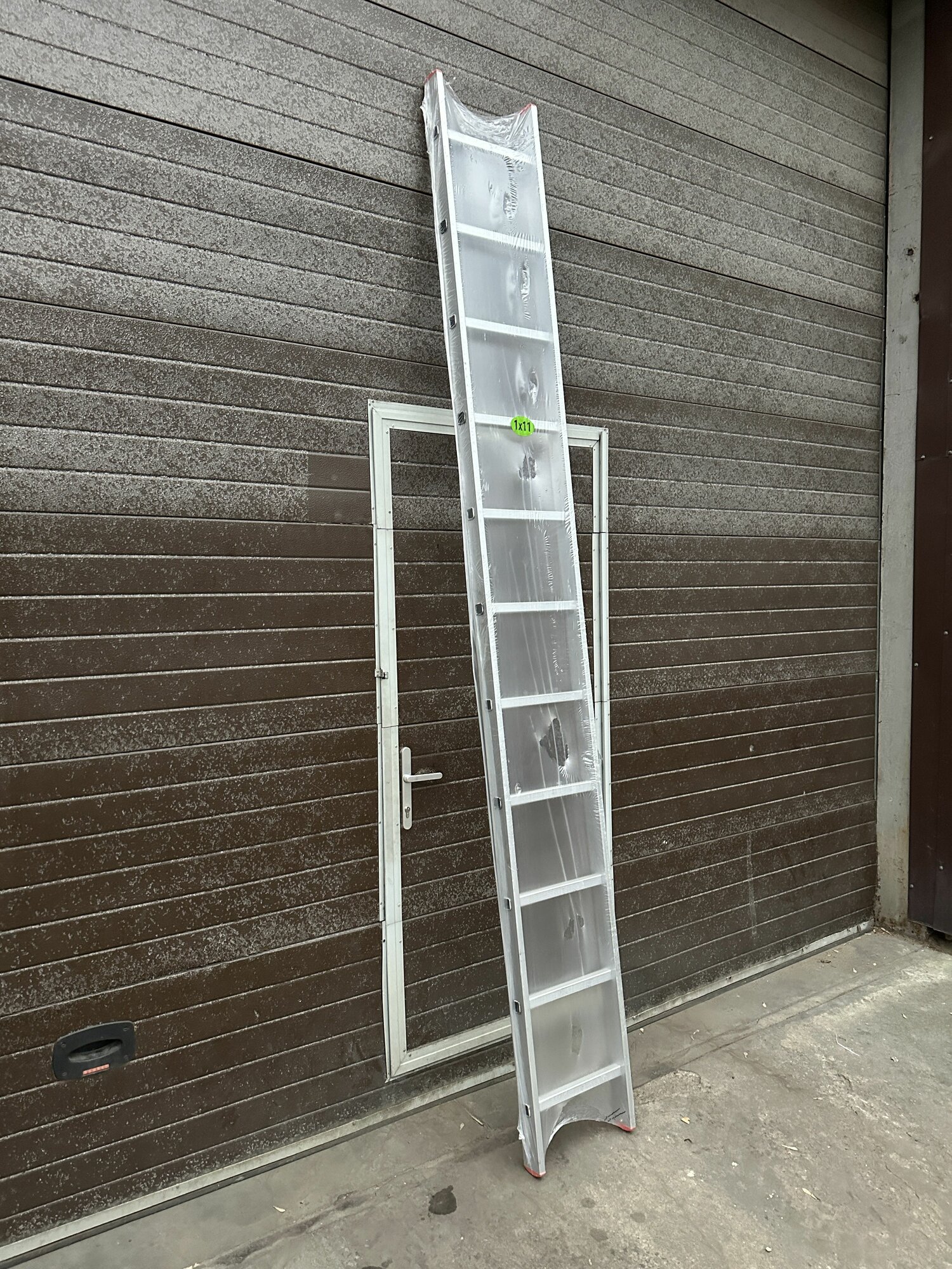 Алюминиевая приставная лестница Sarayli 1х11 (3,03м) 11 ступ.