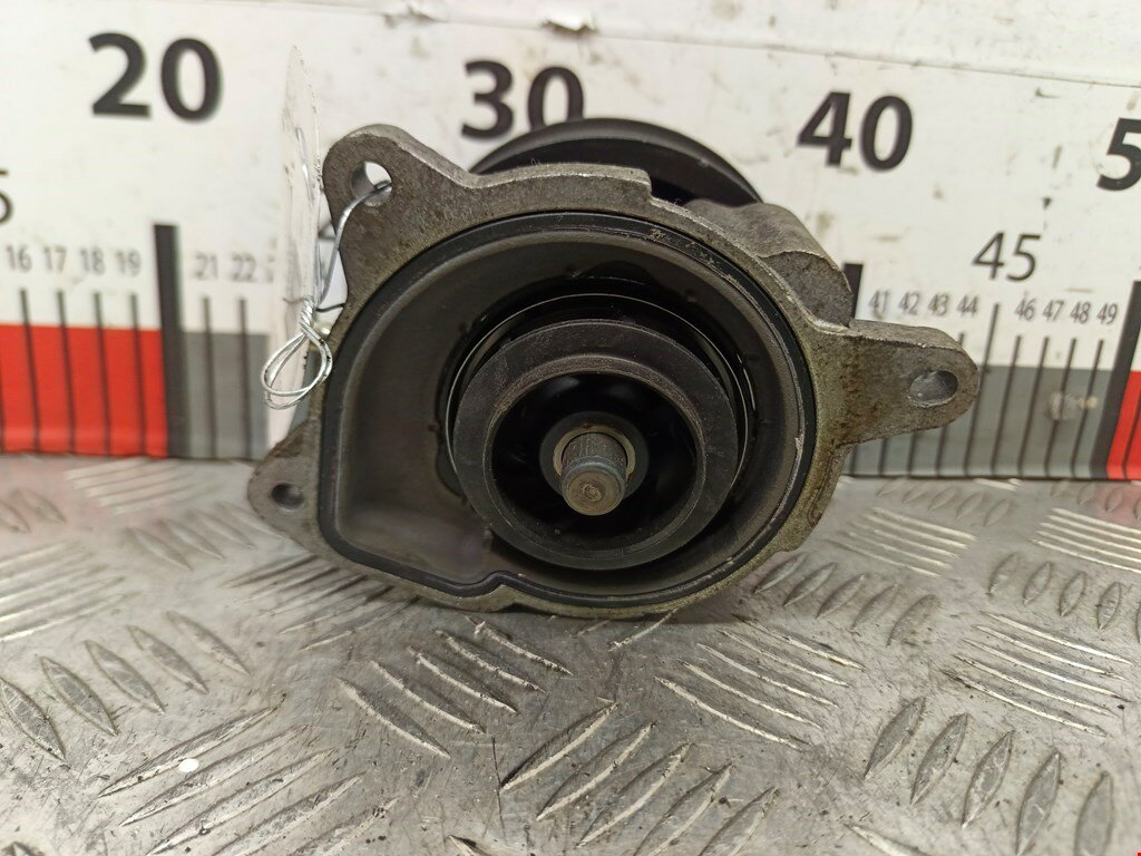 Насос водяной (помпа) Volkswagen Golf 6 03F121031A арт. 2208494
