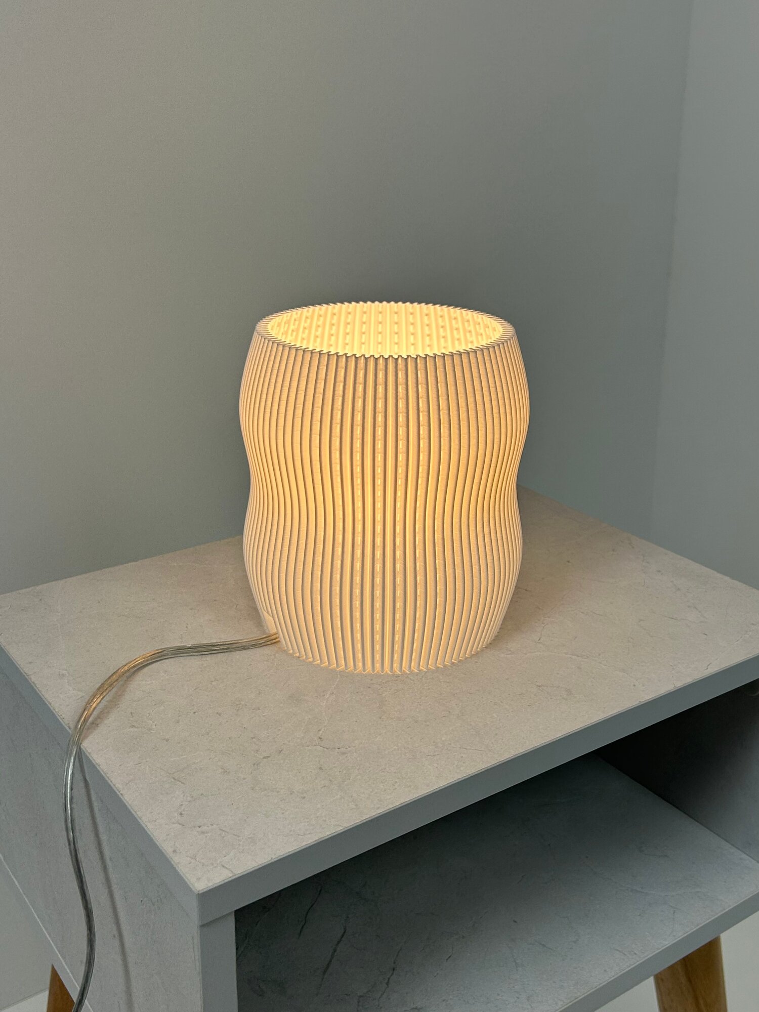 Стильный интерьерный светильник "дина" белый E14, длинный шнур и теплый свет для дома и офиса