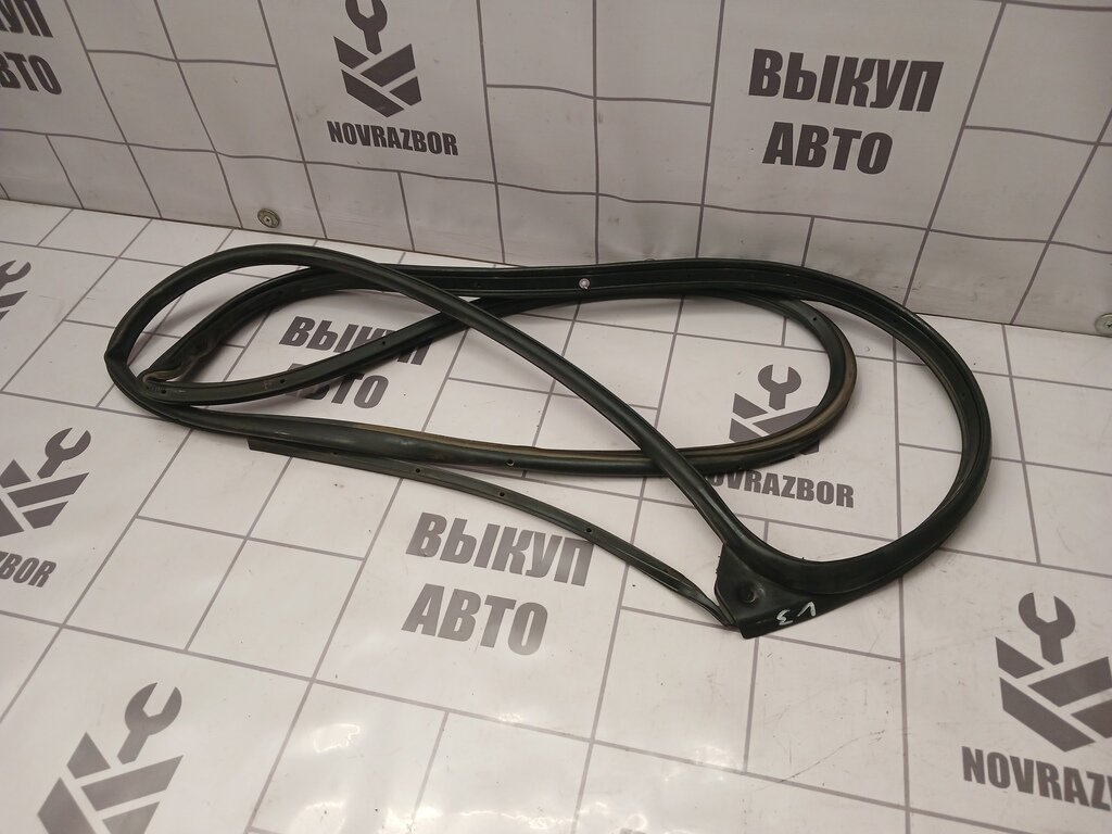 Уплотнитель двери Mitsubishi Lancer 10 CX CY 07-17