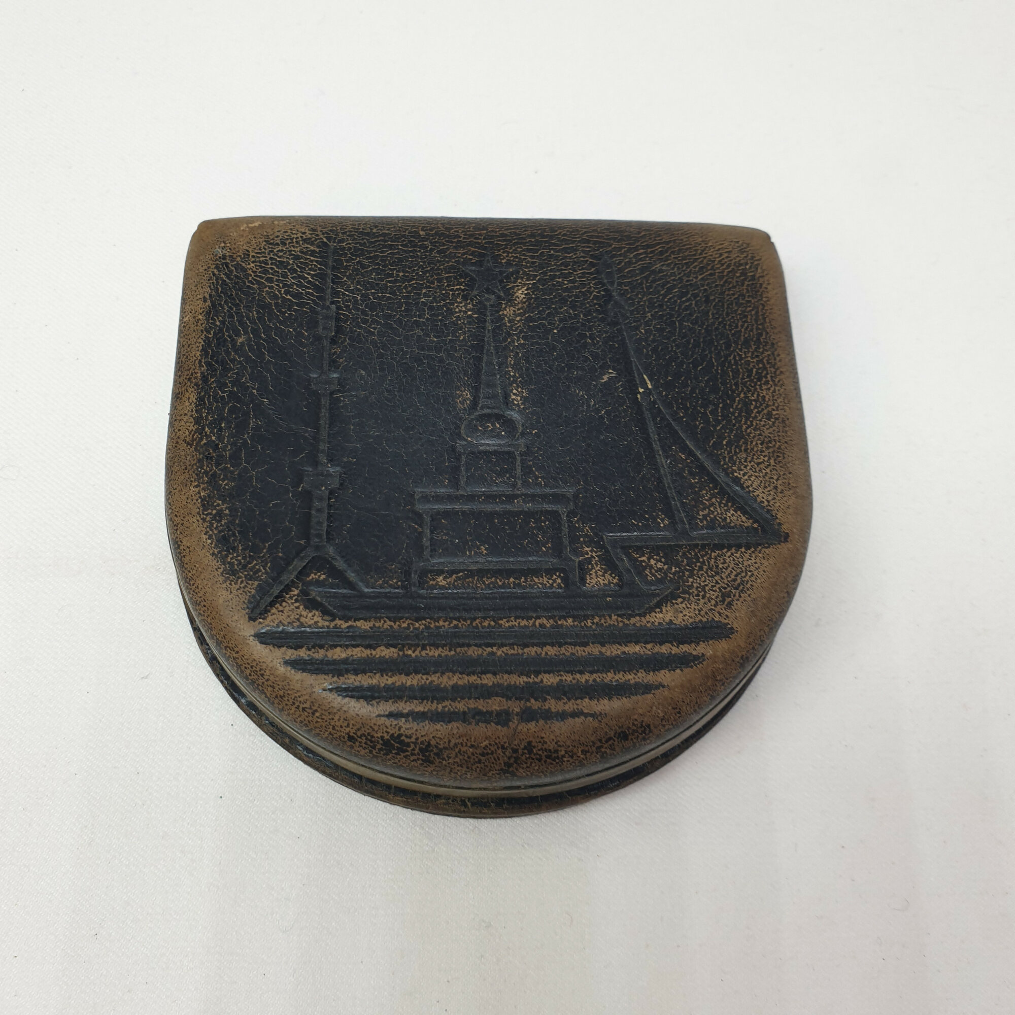 Винтажный кошелек-монетница 7х7 см, достижения СССР, кожа, металлическая фурнитура, следы времени, СССР