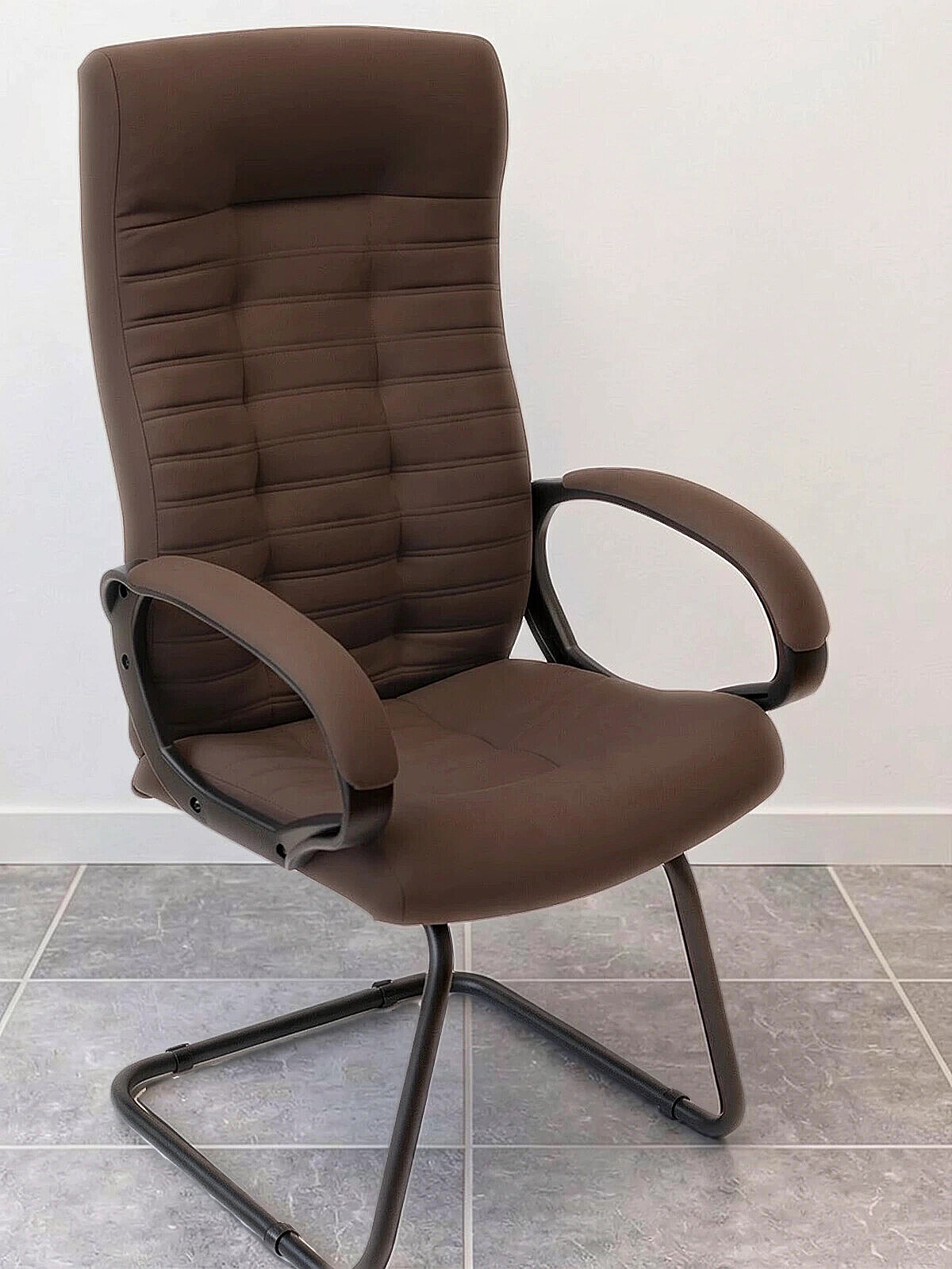 Офисное конференц-кресло StylChairs Атлант Ультра Софт, велюр коричневый