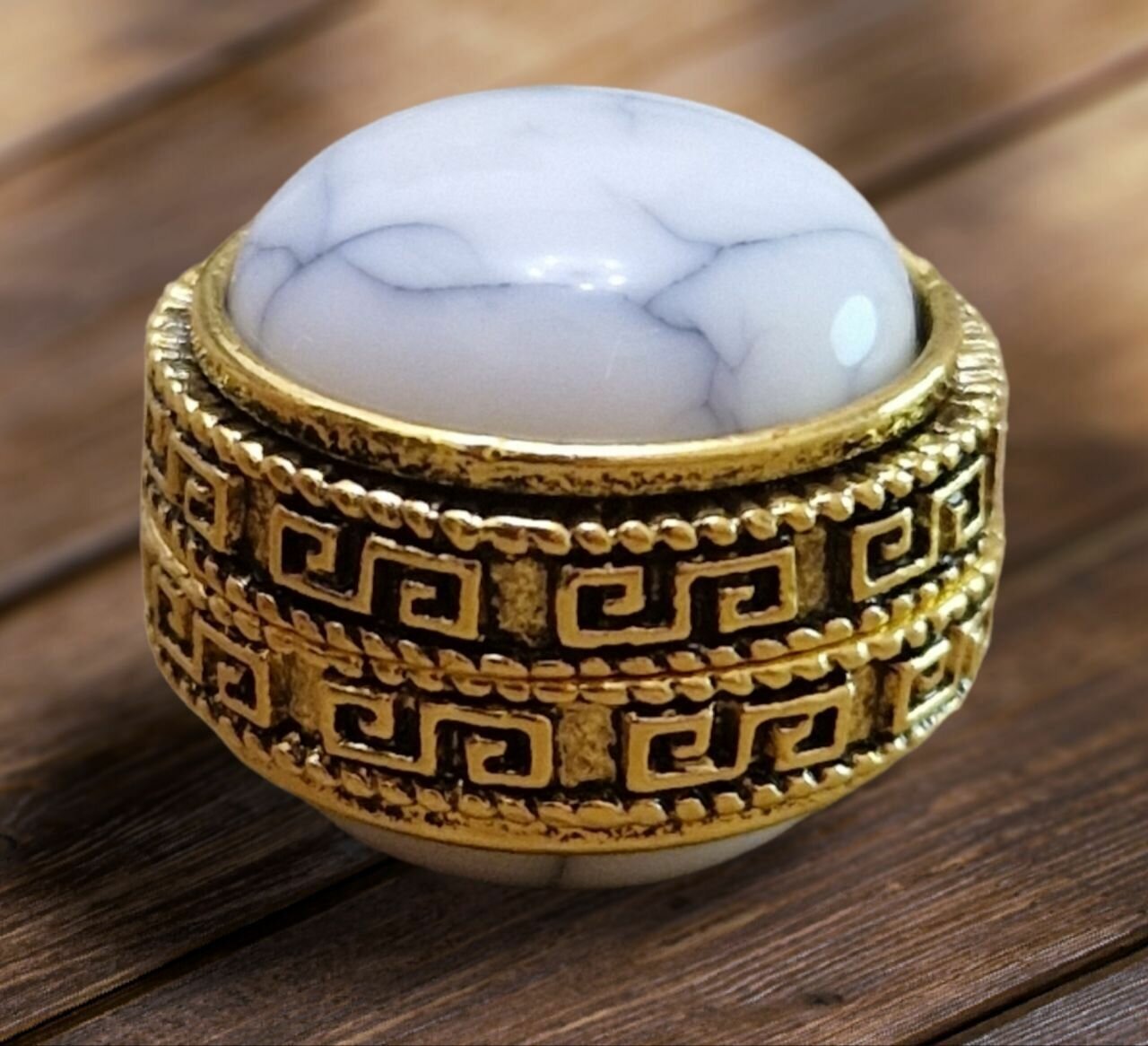 Брошь KIRUNJA, пластик