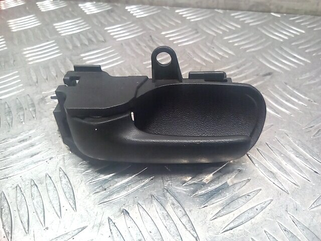 Ручка двери внутренняя передняя правая Toyota Yaris 1 692050D060 арт. 380628