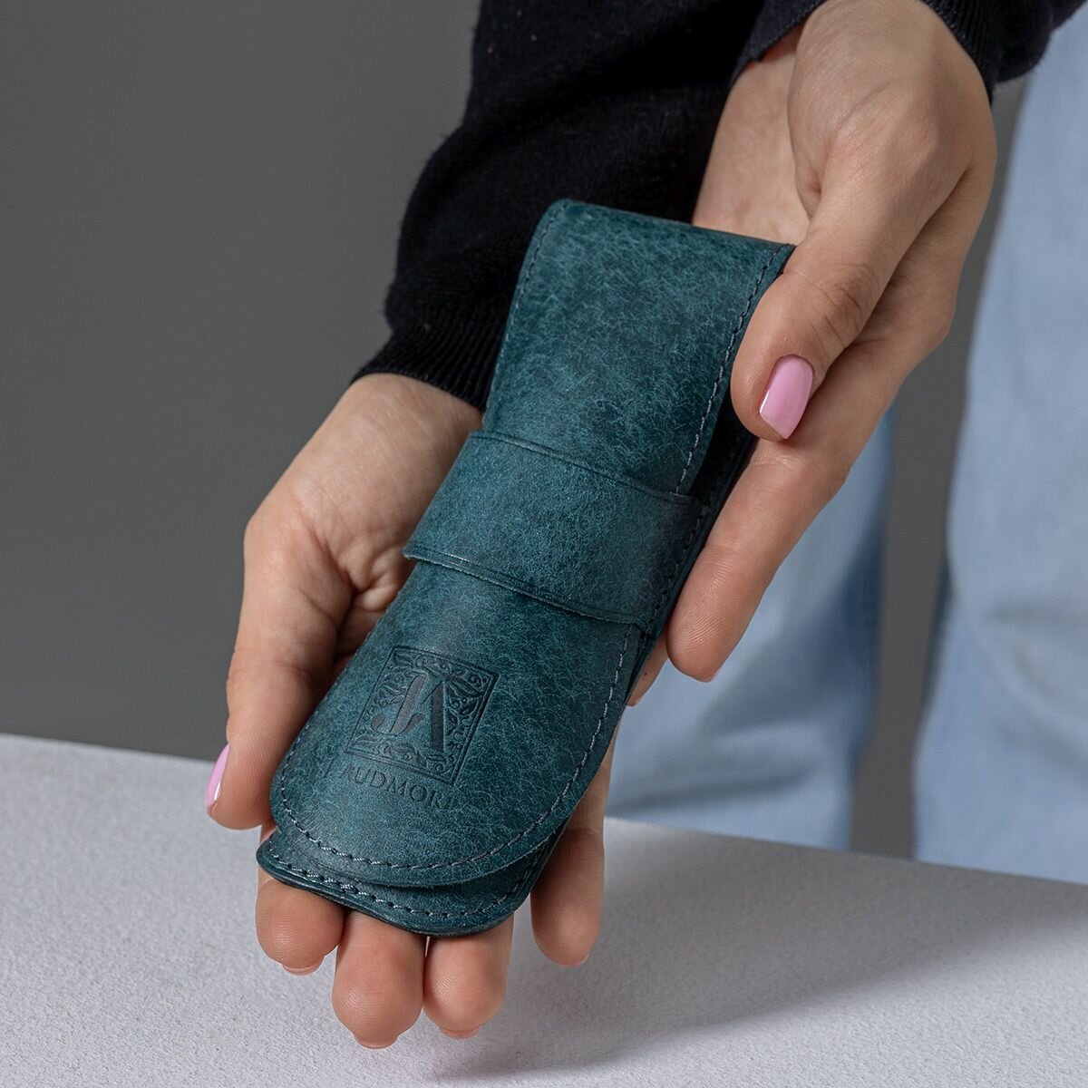 Кожаный чехол для ручек Parker, Cross и других Pembroke Blueberry, синий, премиальная кожа Pueblo под патину