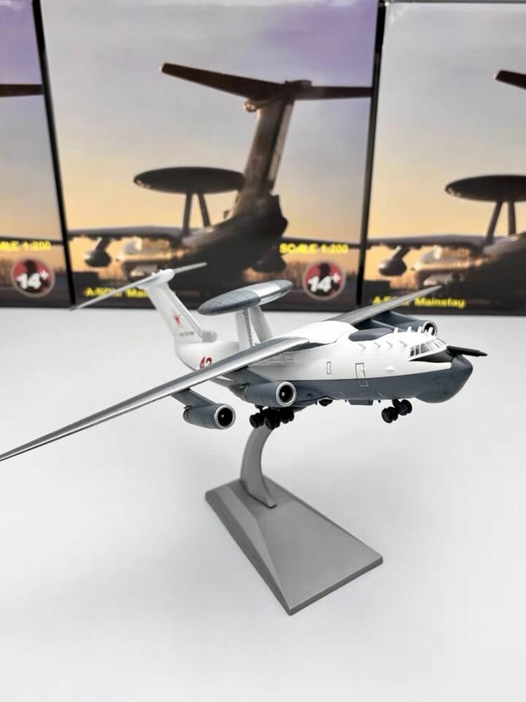 Модель самолета А 50М (Ил-76) на подставке