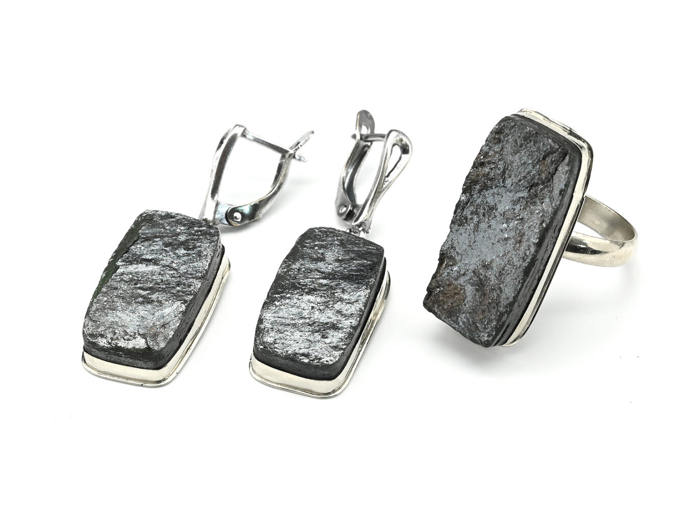 Комплект бижутерии: кольцо, серьги, гематит