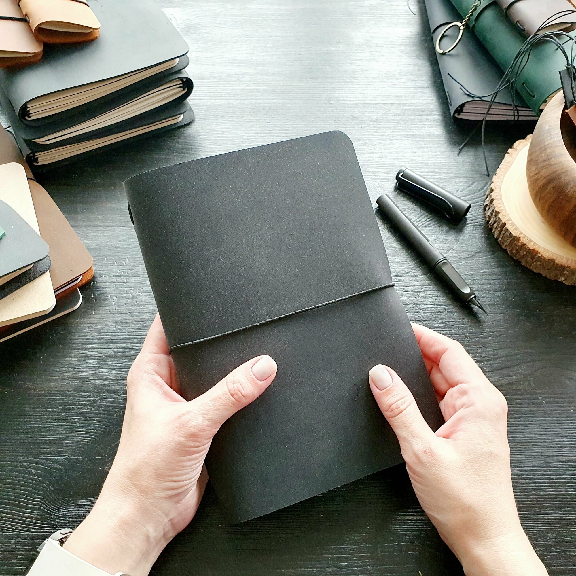 Кожаный блокнот в линейку формата А5 (15х21см) в стиле Мидори (Midori) со сменными тетрадями на резинке, 90 листов