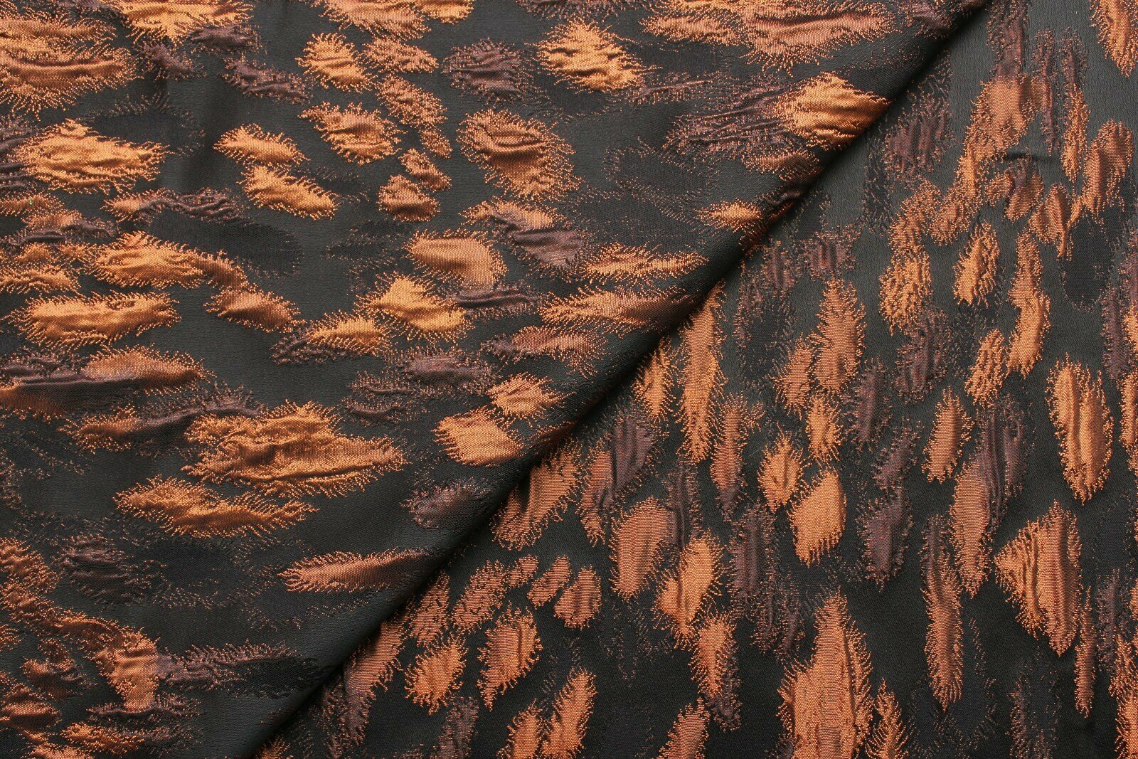 Ткань Жаккард Soieries коричнево-терракотовый на чёрном, ш130см, 0,5 м