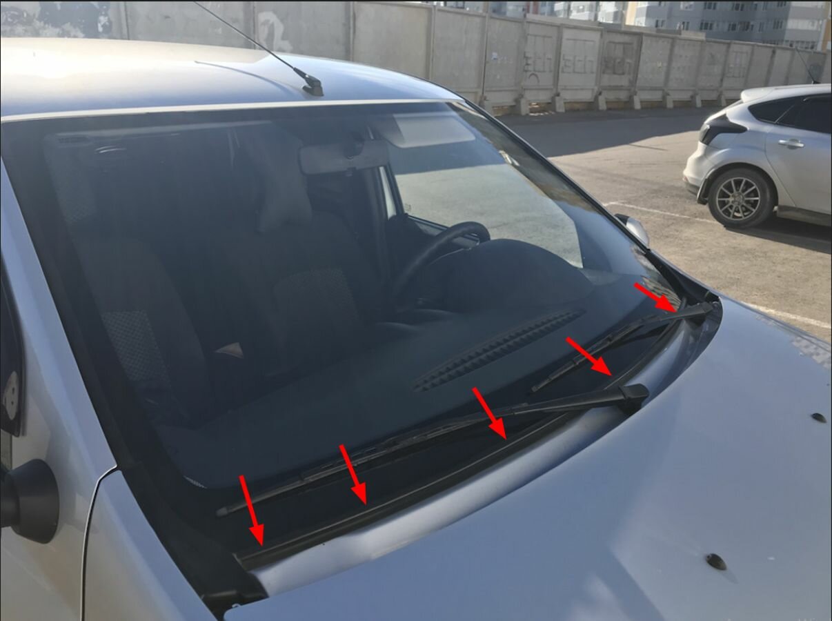 Уплотнитель лобового стекла (нижний) LADA Largus, Renault Logan / Тольятти