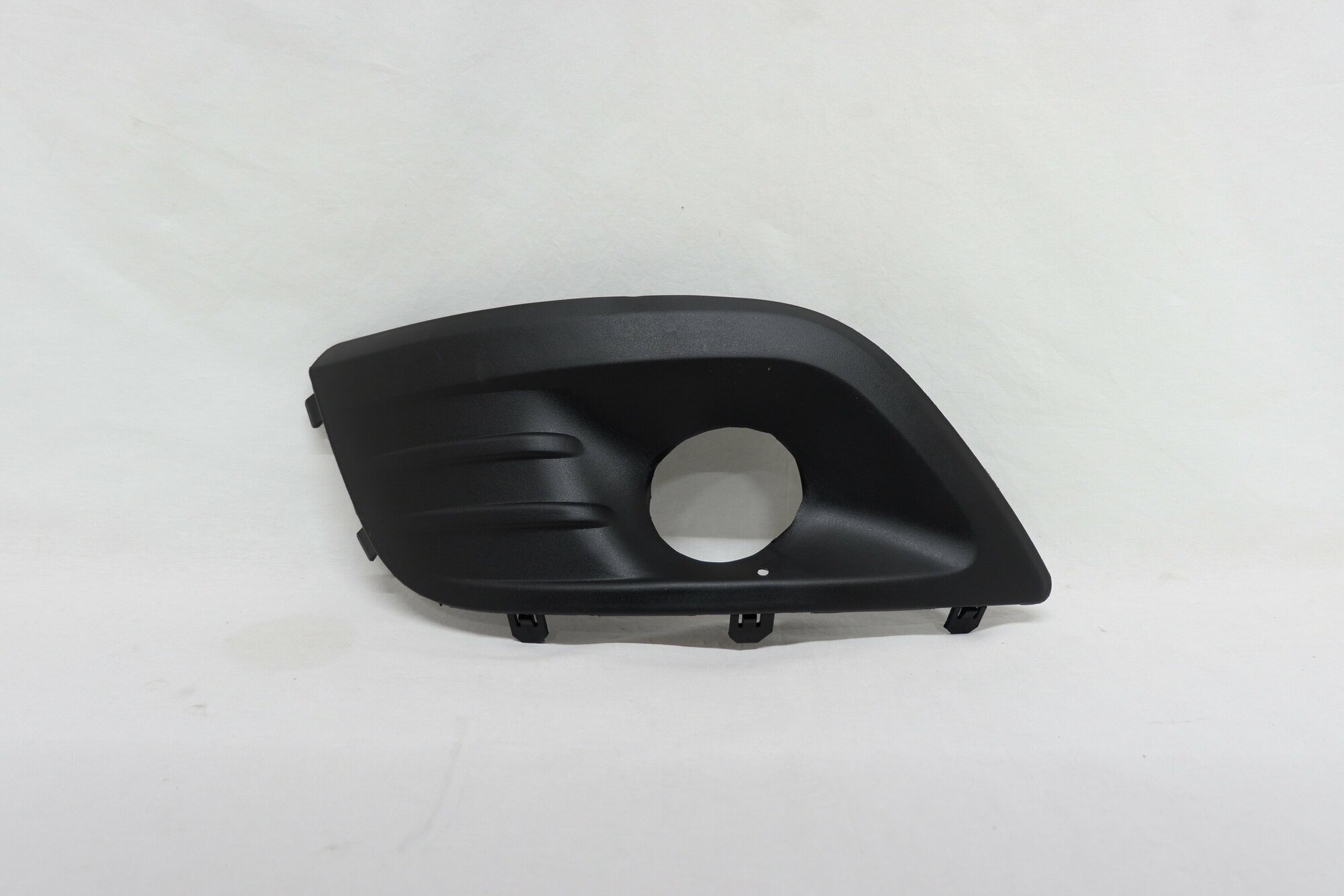 Окантовка противотуманной фары правая для Lada Largus 1 8450000252, Лада Ларгус, год с 2012 по нв, O.E.M.