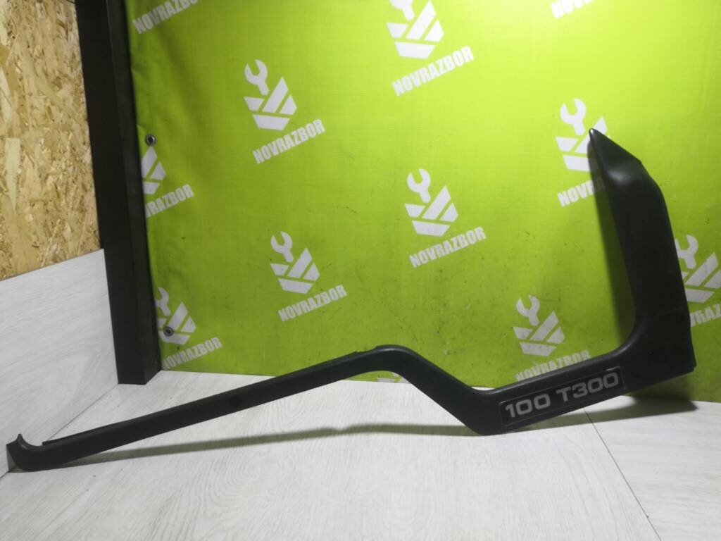 Накладка двери передней правой Ford Transit FA 2000-2006