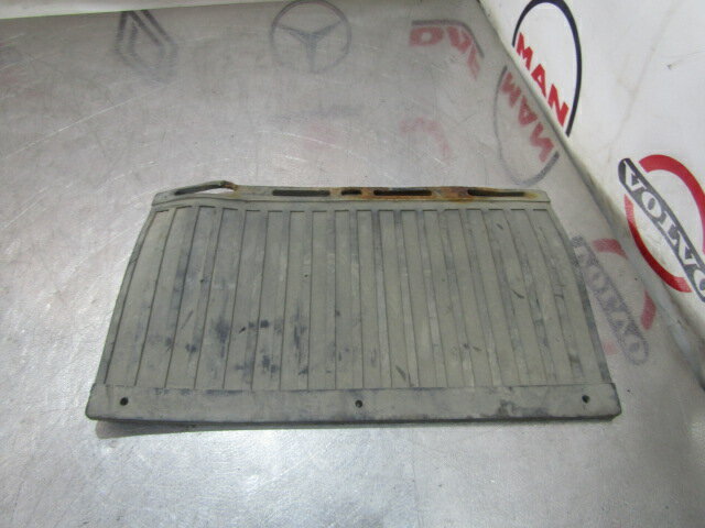 Брызговик переднего крыла Mercedes Axor