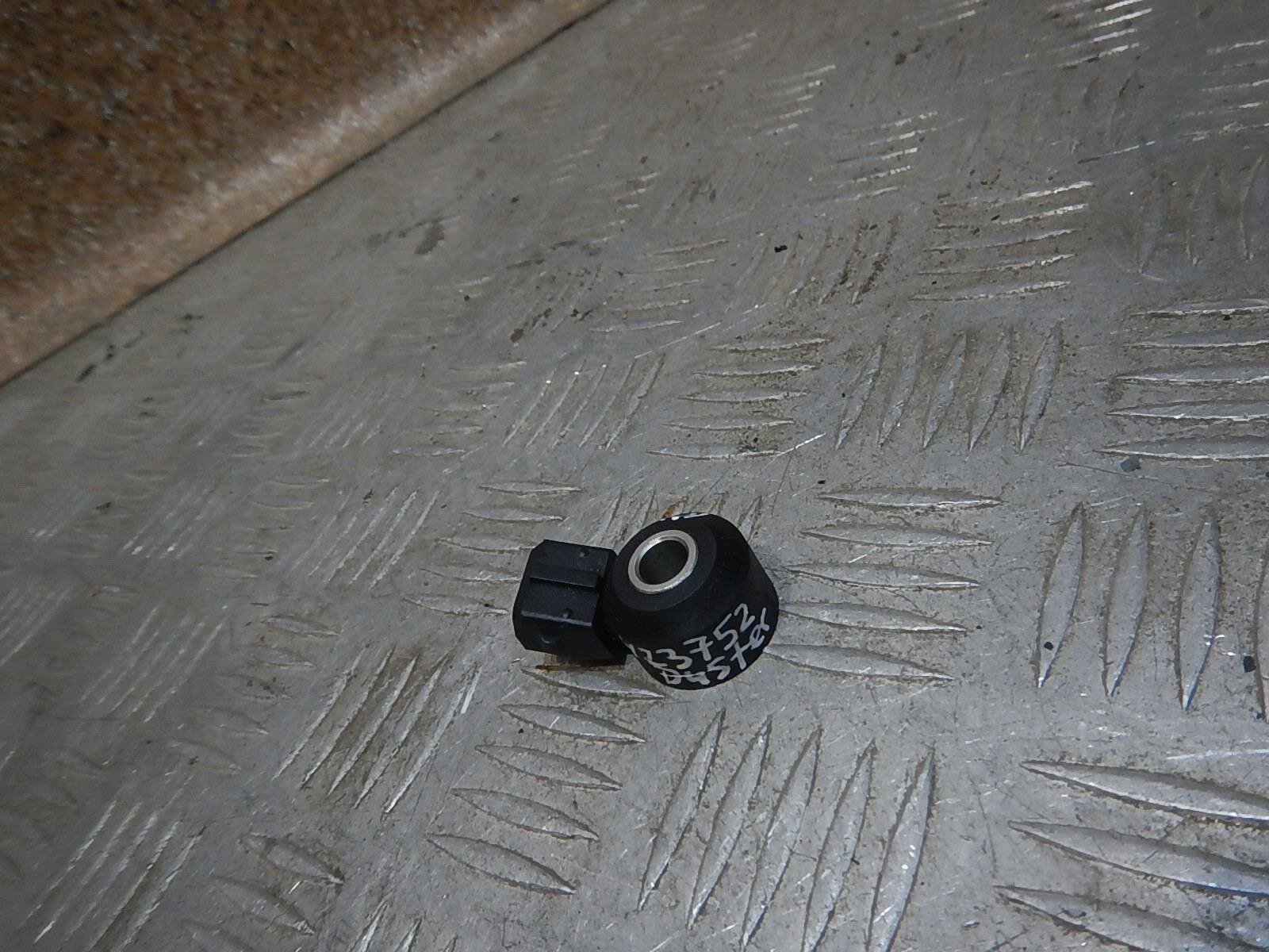 Б/У Датчик детонации, Renault (Рено)-DUSTER (12-) RENAULT DUSTER (12-20) Без видимых повреждений. 423752 RENAULT арт. 23...