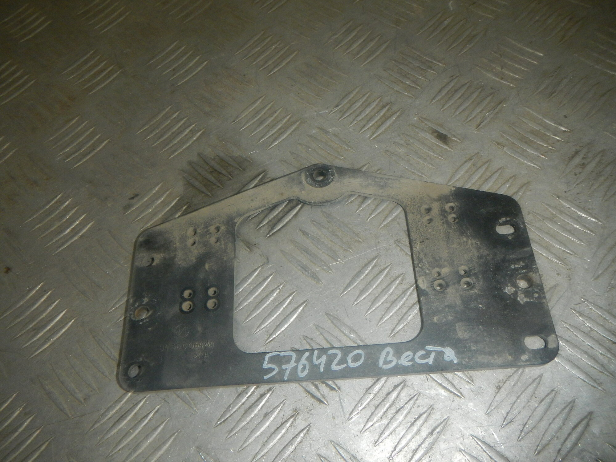 Б/У Кронштейн блока управления двигателем, ВАЗ (VAZ)-LADA VESTA (веста) LADA VESTA (Веста) Без видимых повреждений. 5764...