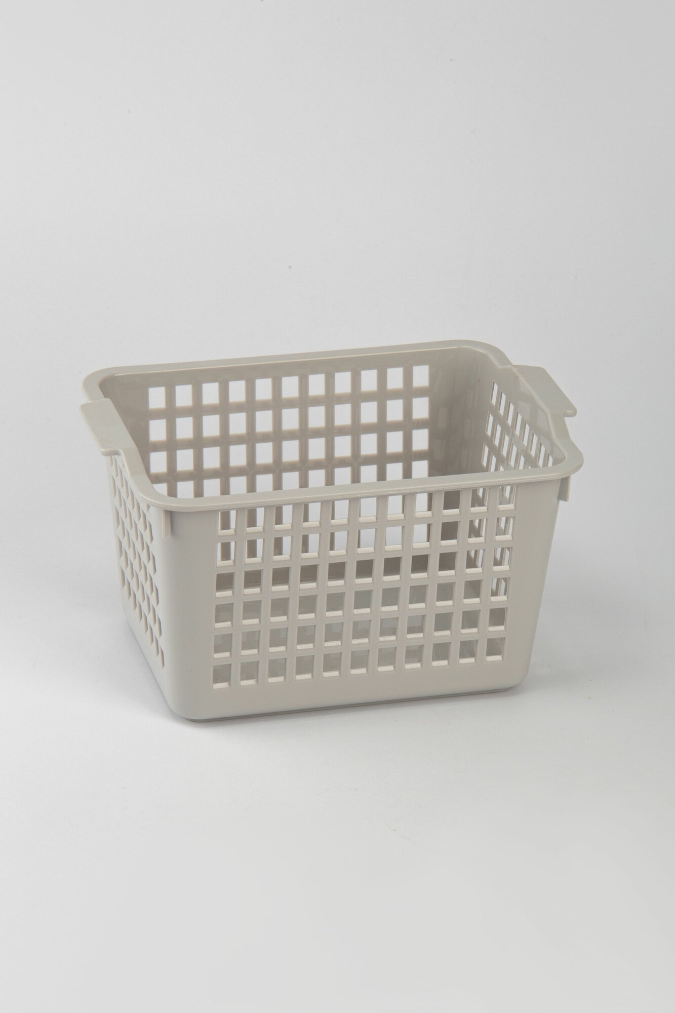 Корзинка пласт универсальная 2.3 литра серая